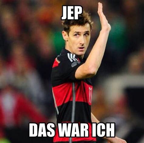 A Soccer Player With His Hand Up And The Words Jep Da S Warich