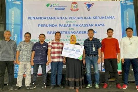 BPJS Ketenagakerjaan Serahkan Santunan Ke Ahli Waris Staf Perumda Pasar