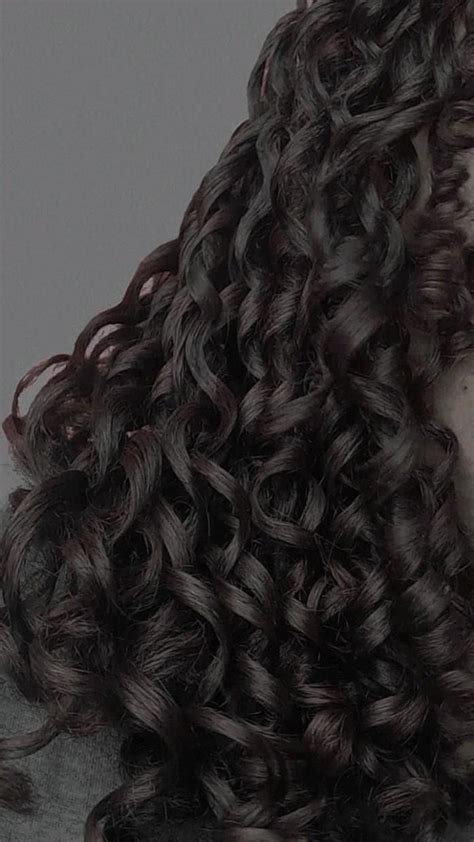 Pin de afera em Pins criados por você Cachos compridos Cabelo