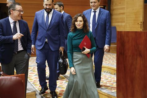 Isabel Díaz Ayuso apuesta por el color favorito de las mujeres con