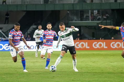 MARINGÁ Em casa Coritiba é superado pelo Fortaleza Orlando Gonzalez