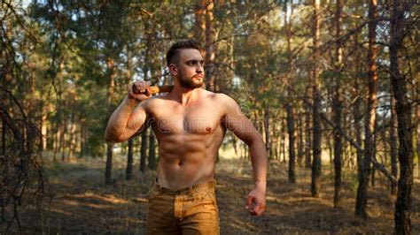 Holzf Ller Mit Einem Nackten Torso Stockfoto Bild Von Kerl Frisur