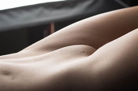 Naked with a bulging pubis порно