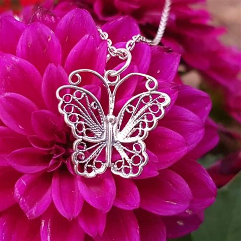Colgante Mariposa De Filigrana Fabricado En Plata De Ley 925 Mls
