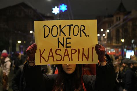 FOTO Završen protest protiv akušerskog nasilja ispred Ministarstva