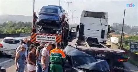 V Deo Engavetamento Na Br Em Balne Rio Pi Arras Deixa Carro Destru Do