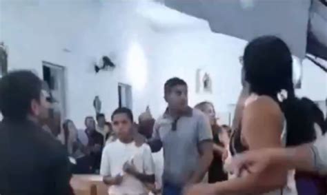 V Deo Mostra Momento Exato Em Que Teto De Igreja Desaba Durante Missa E