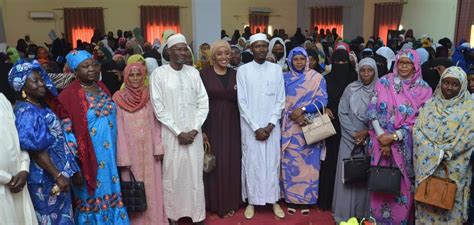 La Ministre Detat Amina Priscille Longoh A Chang Avec Les Tudiantes