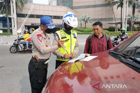 Polisi Kembali Terapkan Tilang Uji Emisi Mulai Rabu Ini ANTARA News