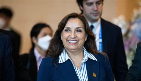 Dina Boluarte Jura Como Presidenta De Per Tras Destituci N De Castillo