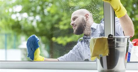 Tvätta fönster snabbt och lätt putsrecept knep och rätt verktyg