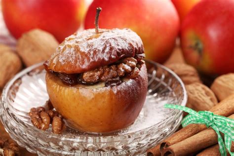 Bratäpfel Rezept mit feiner Baumnuss Füllung