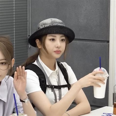 Yunjin Le Sserafim Company Ep 2 Meme Faces Funny Faces Kpop Girl