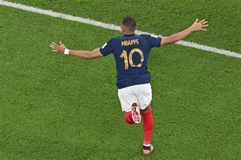 Francia imparable ya se metió en octavos con un Mbappé indomable