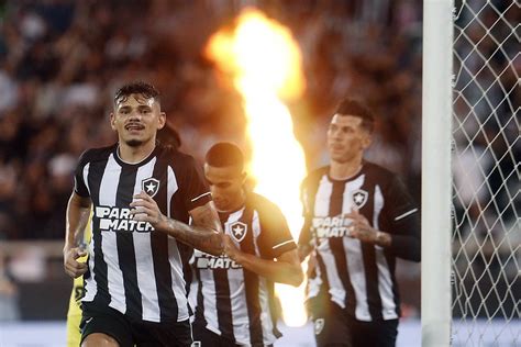 Botafogo supera Corinthians e já tem o mesmo número de vitórias que na