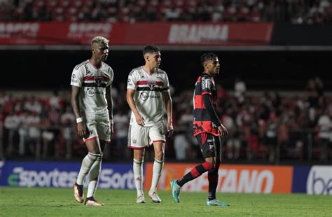 São Paulo tem formação de zaga inédita desde a década de 1940