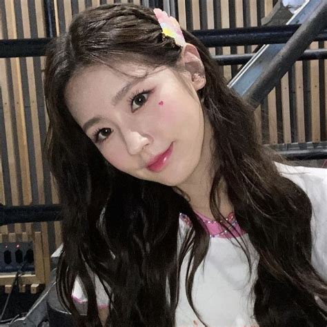 Cho Miyeon Gidle Selca Icon Pfp Kpop Nose Ring Jewelry Fashion