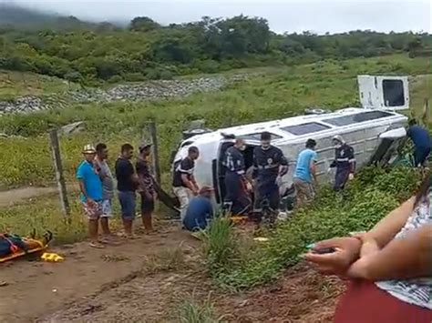 Uma pessoa morre e seis ficam feridas após van capotar na Paraíba