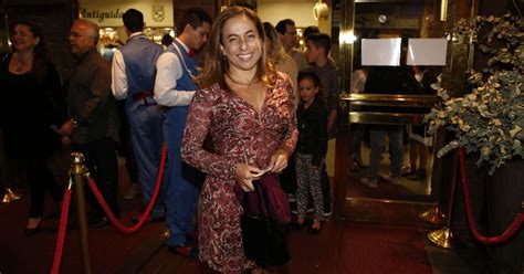 Famosos conferem pré estreia de O Grande Circo Místico