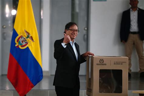 Presidente Petro pidió renuncia protocolaria a sus ministros