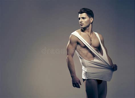 Retrato Atractivo De La Moda Del Modelo Masculino Imagen De Archivo