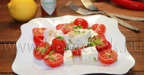 Салат с черри и сыром фета