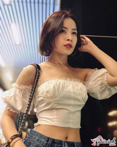 Cùng nhìn 72 ảnh con gái mặc áo croptop dễ thương nhất Sai Gon