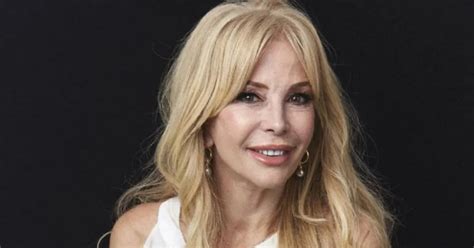 A los 71 años Graciela Alfano lució una microbikini dorada ultra chic
