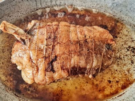Épaule d agneau entière rôtie au four inratable Recette par VEB