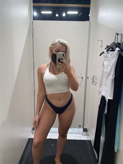TW Pornstars Cherryd27 Twitter Change Room Selfie 2 48 AM 29 Jan