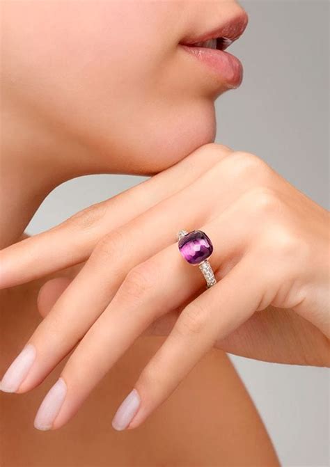 Anillos de compromiso el color como tendencia en diseños de lujo Foto 8