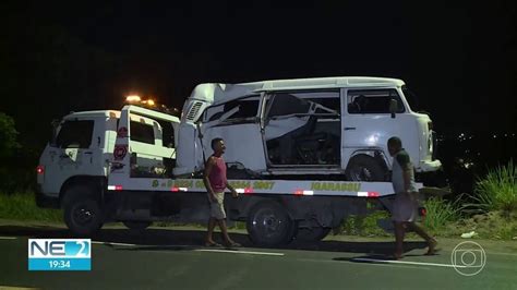 Motorista Perde Controle Bate Em Carro E Em Poste E Acidente Deixa