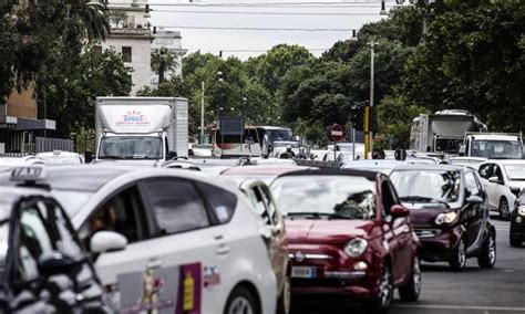 Blocco Traffico Roma Stop Alle Auto Domenica 24 Marzo News Automoto It