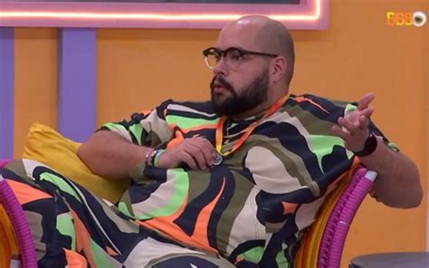 Irmã de Tiago Abravanel abre o jogo sobre mania do brother de chupar
