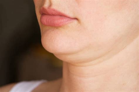 Comment supprimer et réduire le double menton soins crèmes astuces