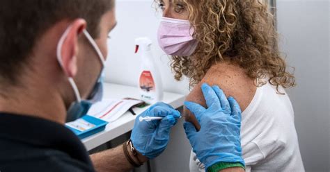 Covid Pourquoi L Acad Mie De M Decine Propose De Rendre Le Vaccin