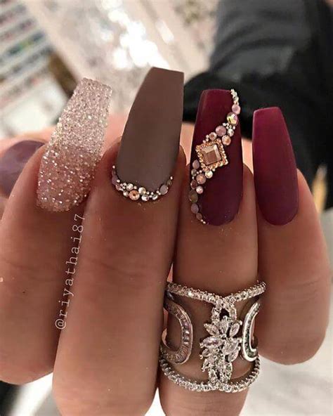 Lo encontré Buena voluntad Estados Unidos uñas color vino Escarpado