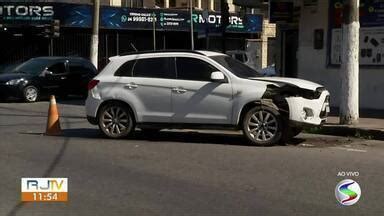 Rj Tv Rio Sul Homem Fica Ferido Em Acidente Entre Cinco Carros Em