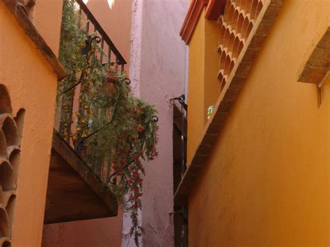Envia Felicidad Conoce el Callejón del beso de CDMX se encuentra en