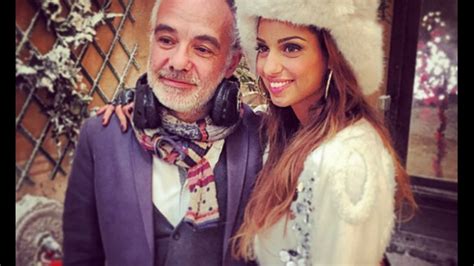 Vidéo La chanteuse Tal sur le tournage du programme court Nos chers