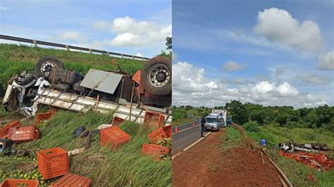 Caminhão de frutas sai da pista tomba e motorista morre em MS Fátima