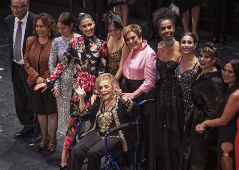 La Diva Silvia Pinal Recibe Justo Homenaje En El Palacio De Bellas