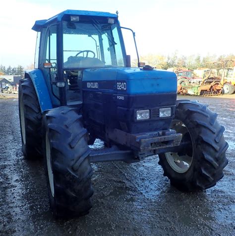 New Holland 8240 Traktor Ophuggede Traktorer