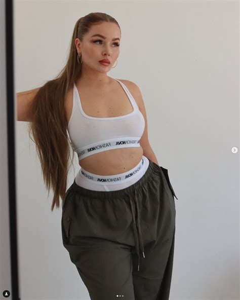 Busty Emma Rainboweleven