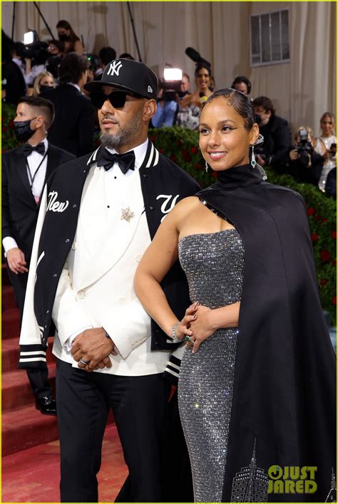 Alicia Keys Met Gala 2022 Dress Features The New York City Skyline
