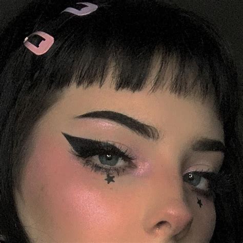 Pin By Bun On Looks Emo Makeup Grunge Makeup Aesthetic Makeup