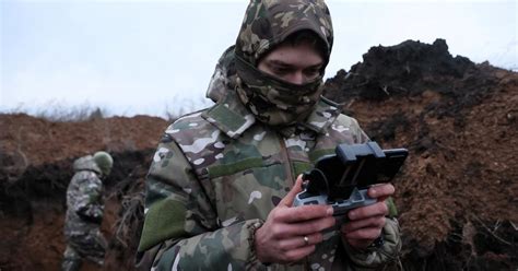 Guerre en Ukraine trois bases aériennes russes frappées par des