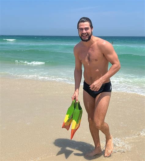 Rafael Vitti Posta Foto Na Praia E Reflete Sobre Chegada Aos 28 Anos