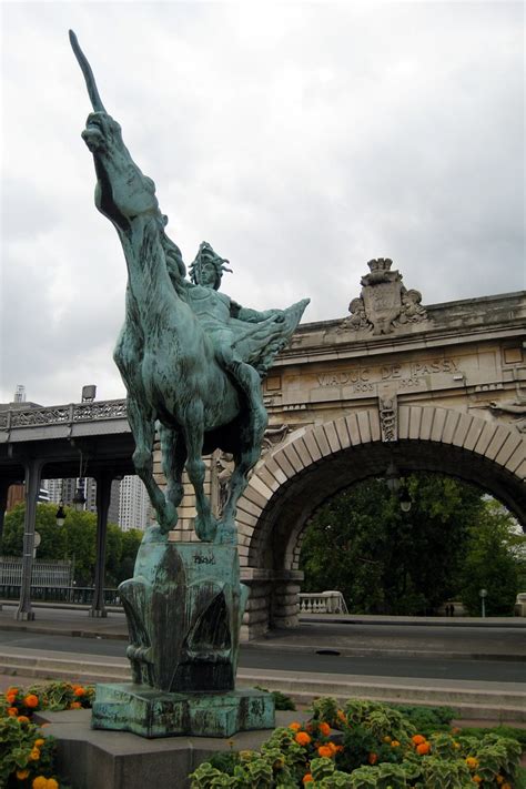 Paris Pont De Bir Hakeim La France Renaissante A Photo On Flickriver