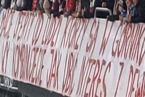 Kibice Górnika Zabrze z mocnym transparentem skierowanym do władz klubu